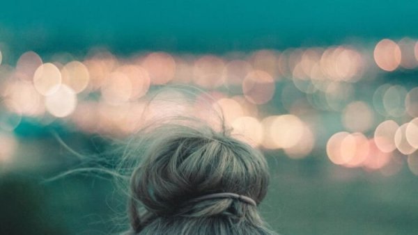 Does Sun In Actually Work To Lighten Hair? Cosmetologist confession.